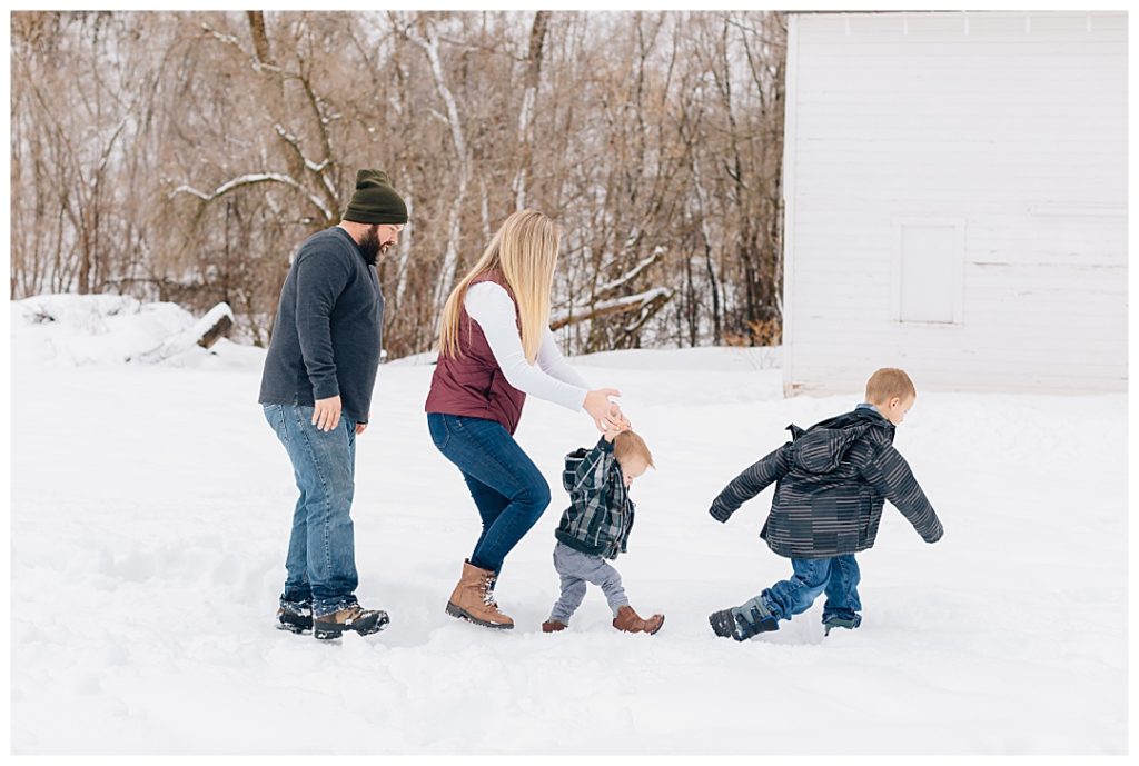 Snowy Family Pictures | Utah Family Photographer - Truly Photography